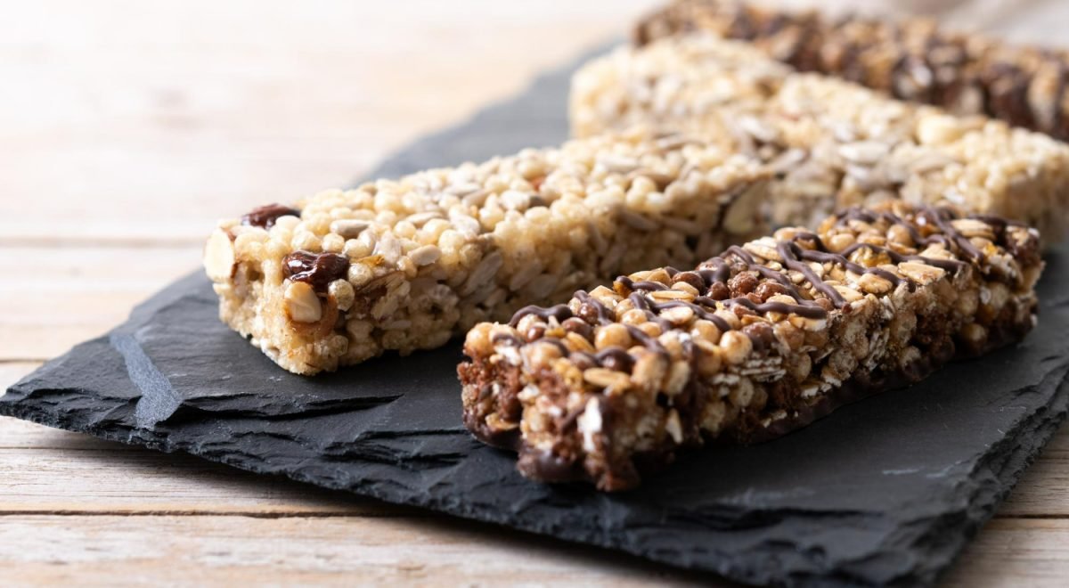 Barrinha de aveia com chocolate para o lanche das crianças – Receita da Boa